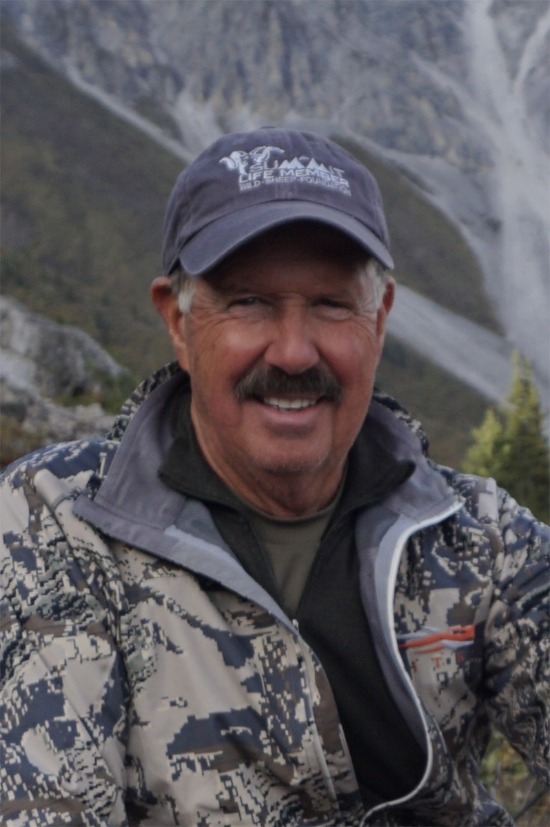 About The Author – TRACKS ON A MOUNTAIN
